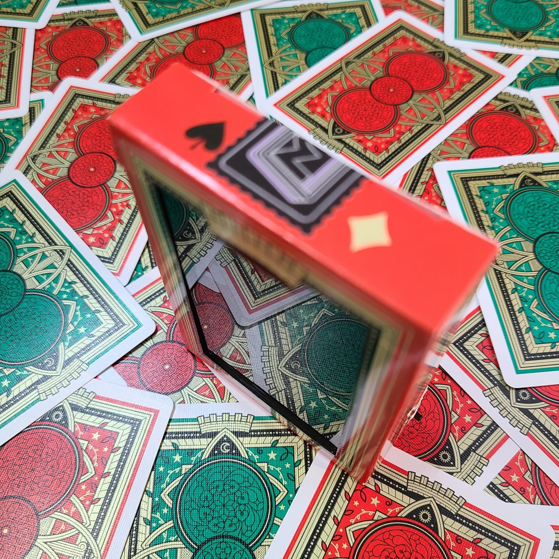 "Basilica" TWI Italia infinity cut playing cards with LEDs by 3Decks ...